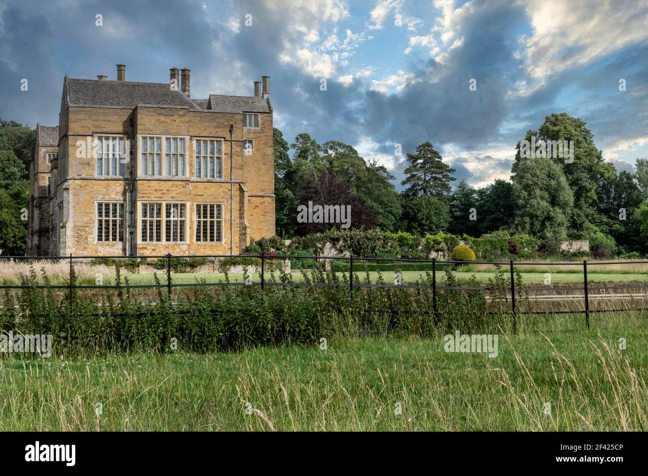 Broughton oxfordshire hi-res stock photography and images - Alamy