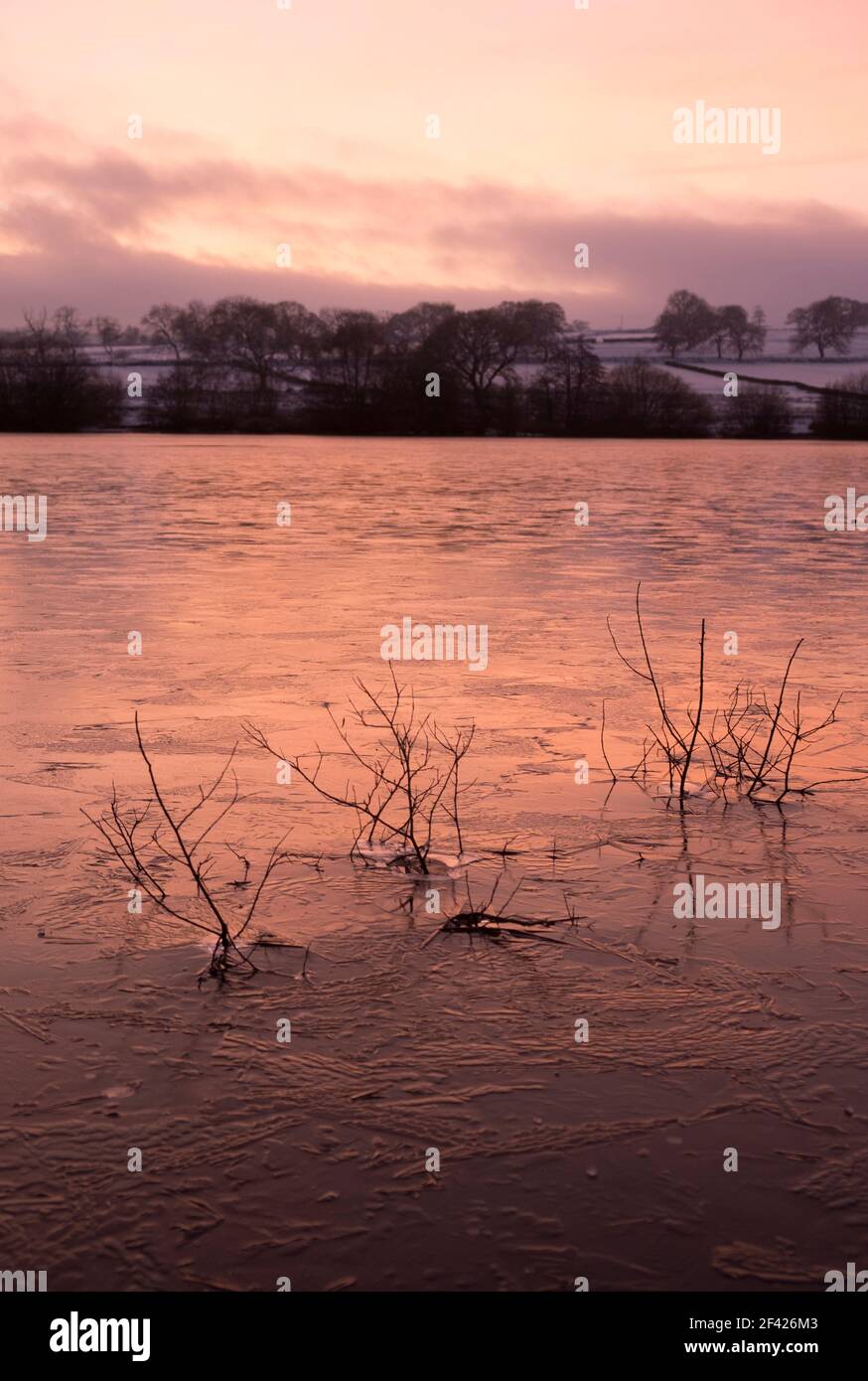Fewston reservoir at sunset hi-res stock photography and images - Alamy