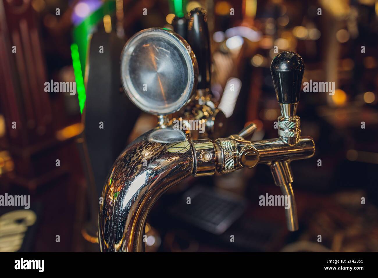 Stainless steel draft beer tap hi-res stock photography and images - Alamy