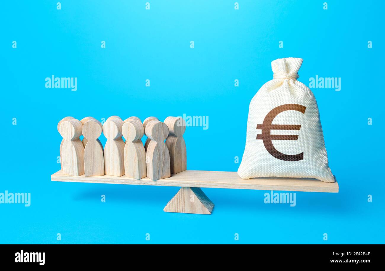 Group groups worker workers hi-res stock photography and images - Alamy