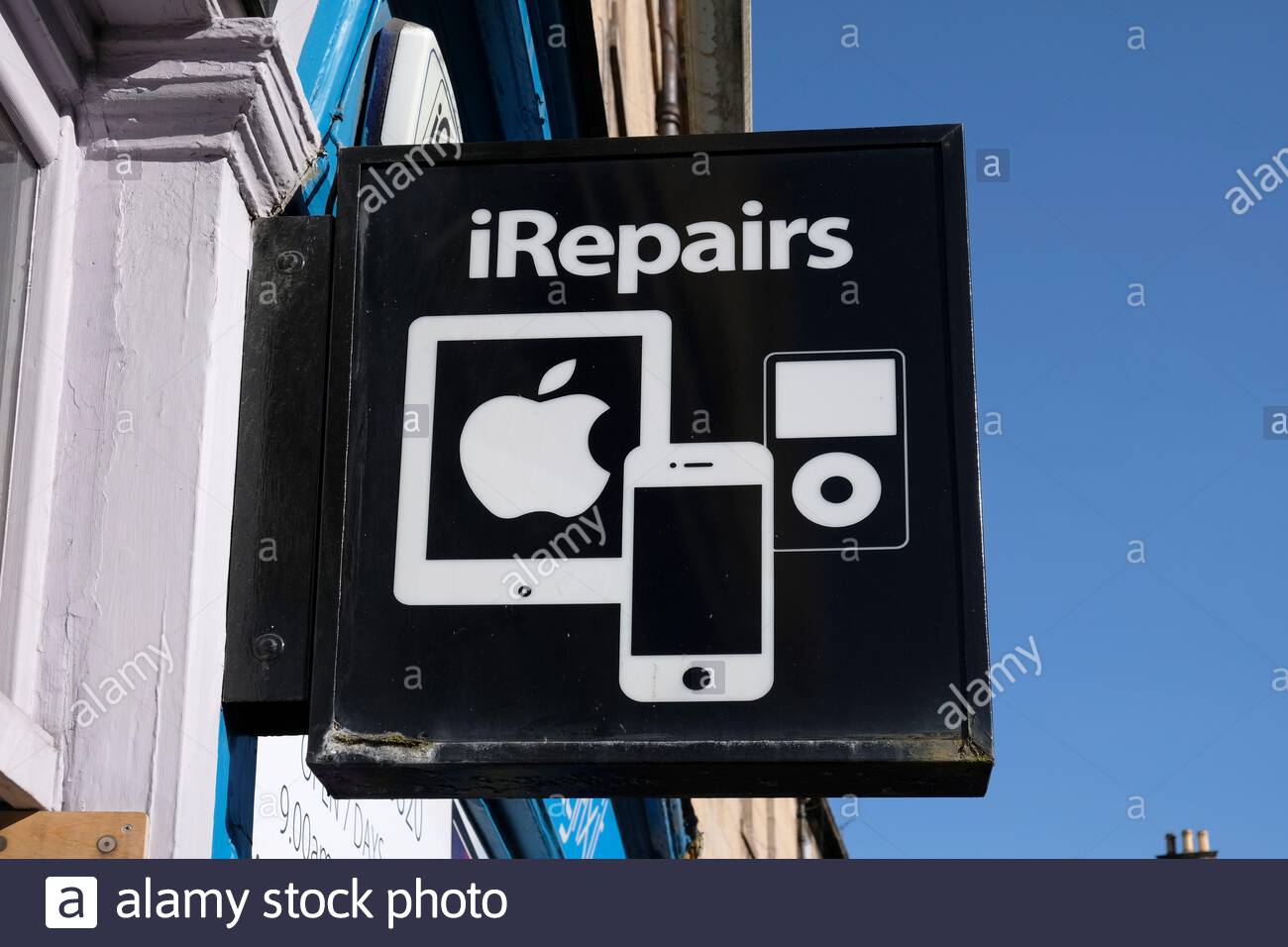 Mobile phone repair hi-res stock photography and images - Alamy