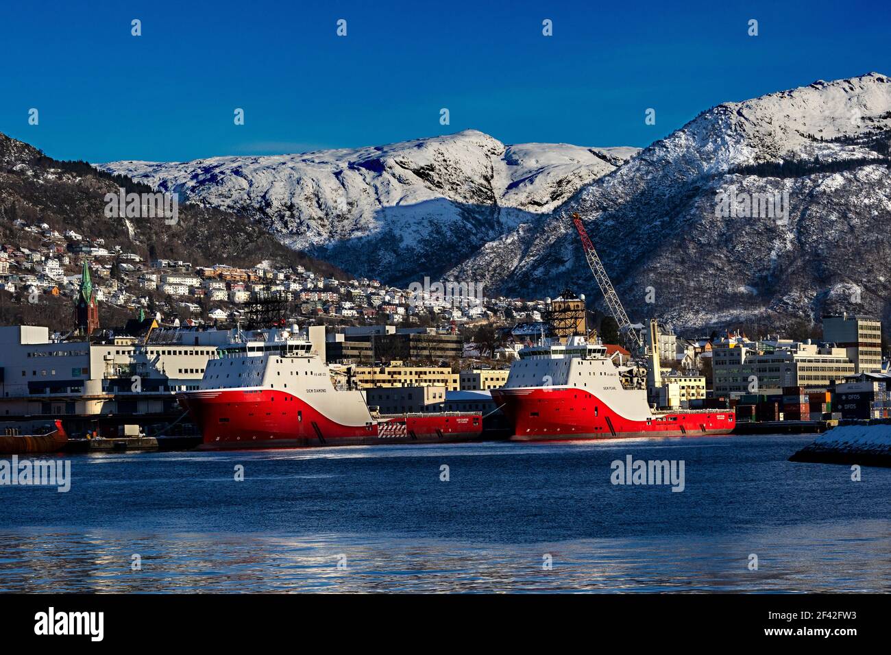 Ahts anchor handling tug supply vessels hi-res stock photography and ...