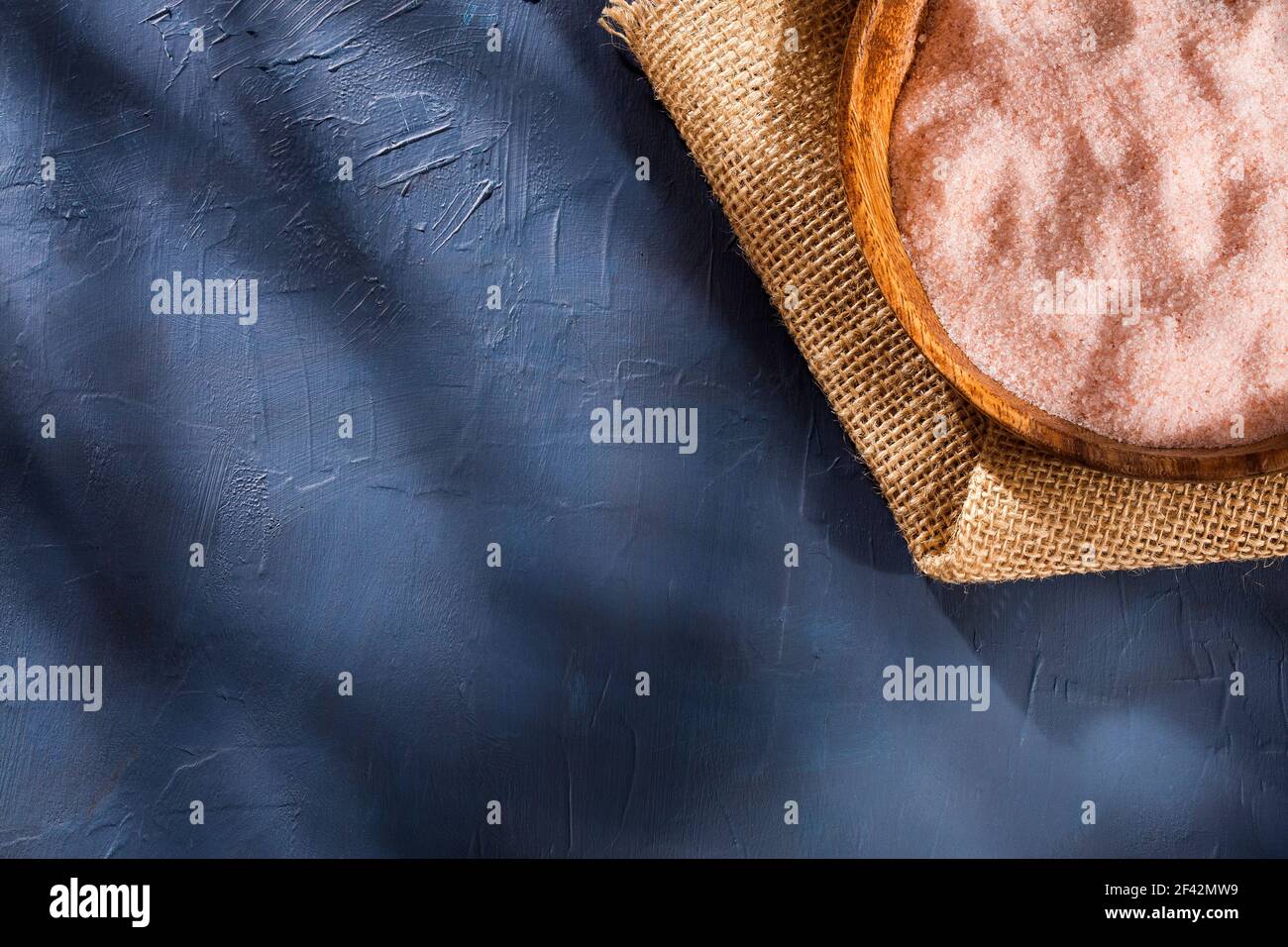 Fine pink salt from the Himalaya Stock Photo - Alamy