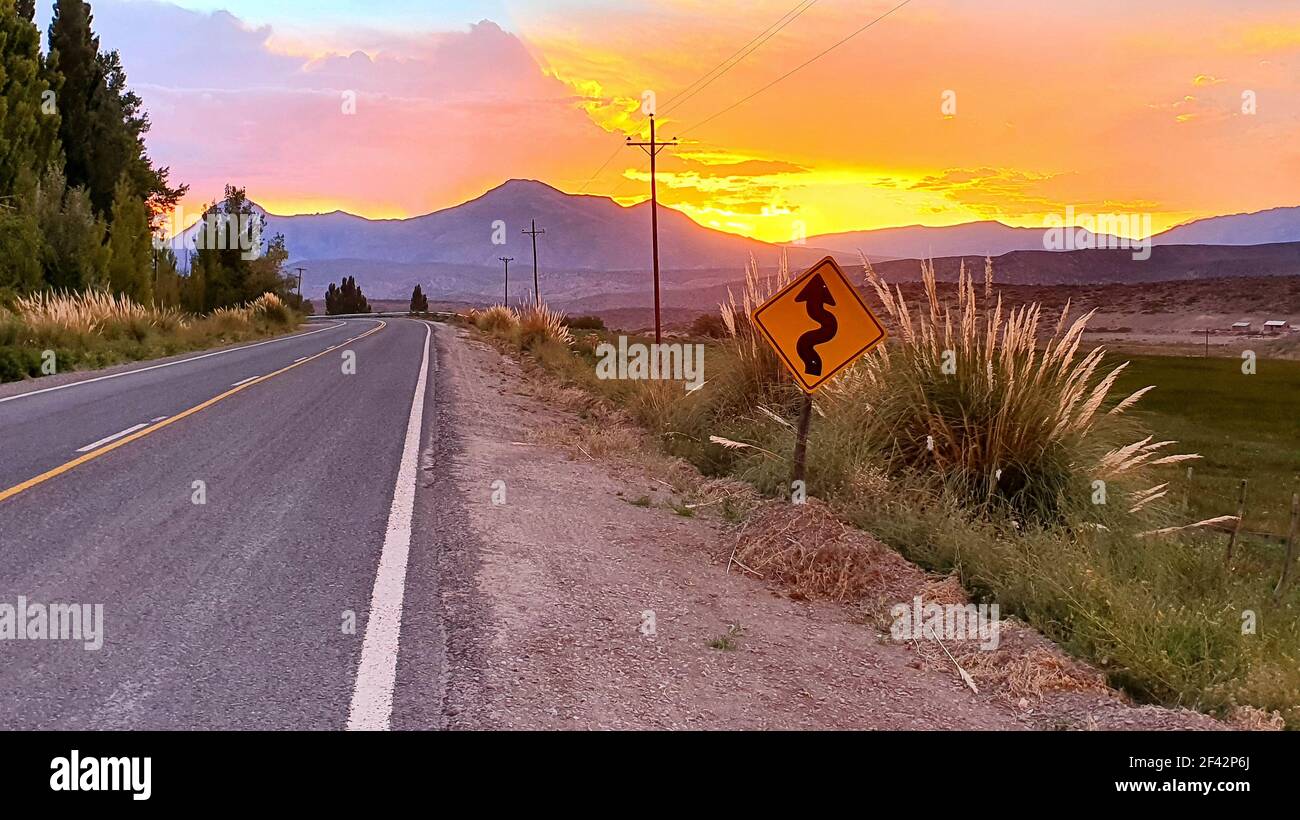 Twisting arrow hi-res stock photography and images - Alamy