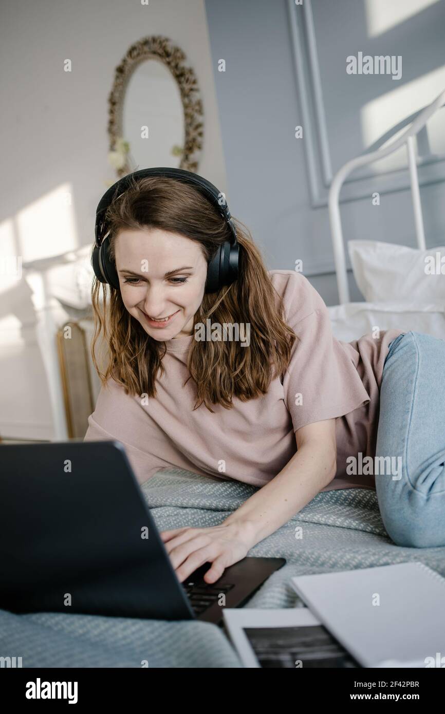 Woman work home remotely using hi-res stock photography and images - Alamy