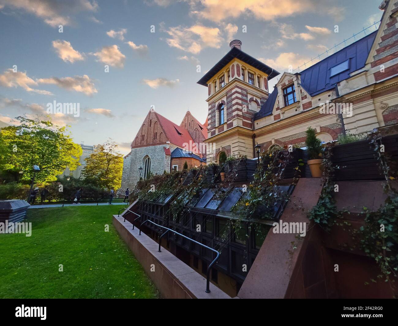 Polskie palace hi-res stock photography and images - Alamy