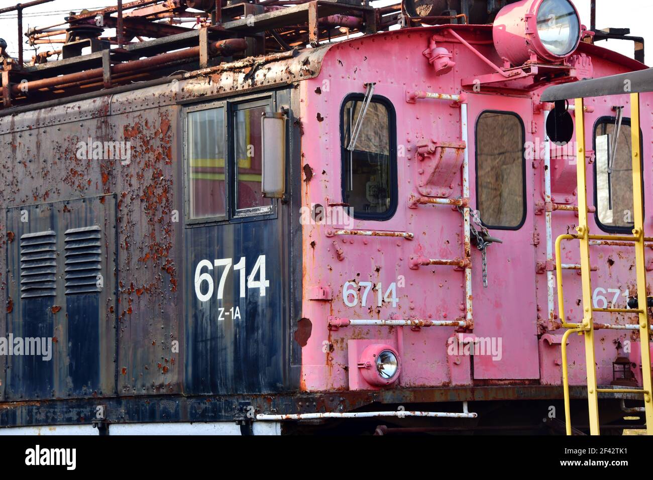 Paint bits hi-res stock photography and images - Alamy