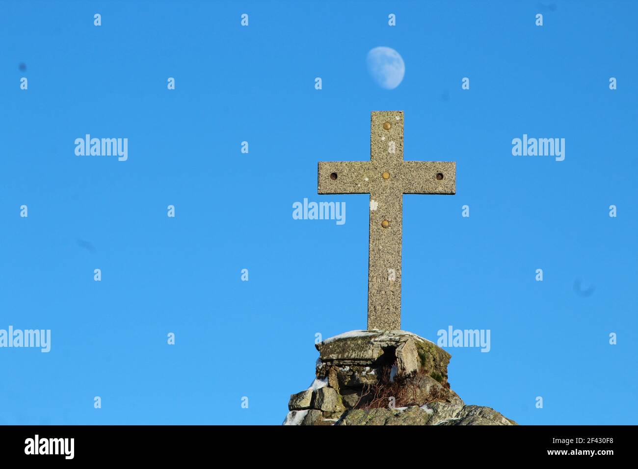 Cross carved in stone hi-res stock photography and images - Alamy
