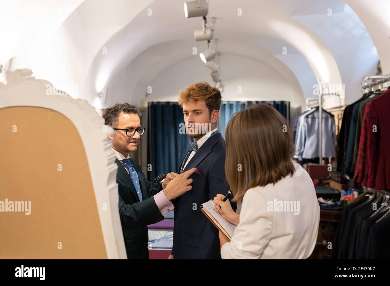 Suit fitting hi-res stock photography and images - Alamy
