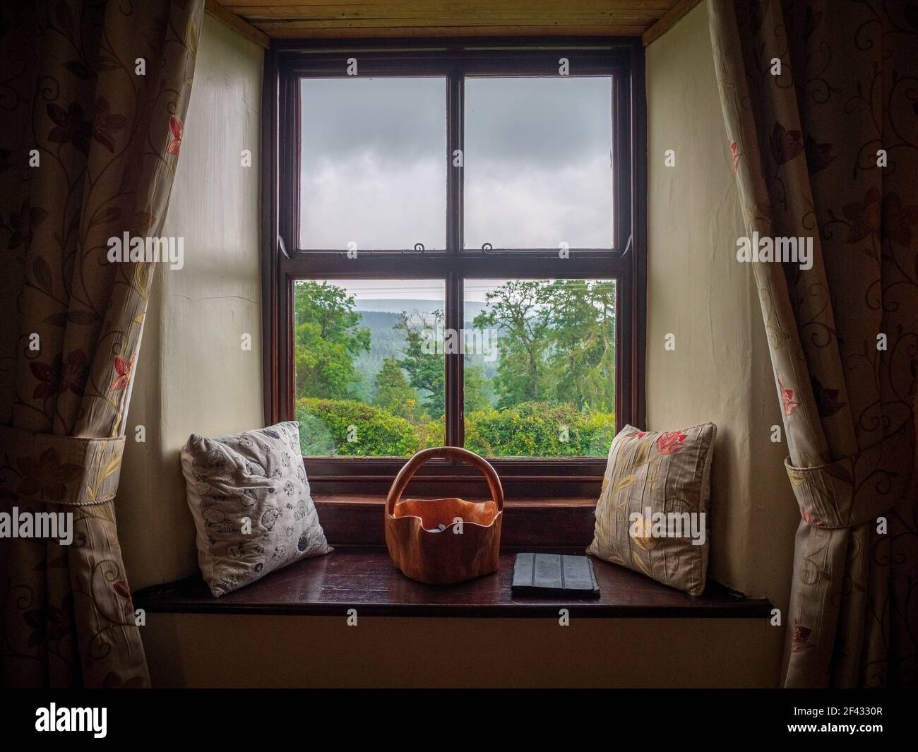 English snug hi-res stock photography and images - Alamy