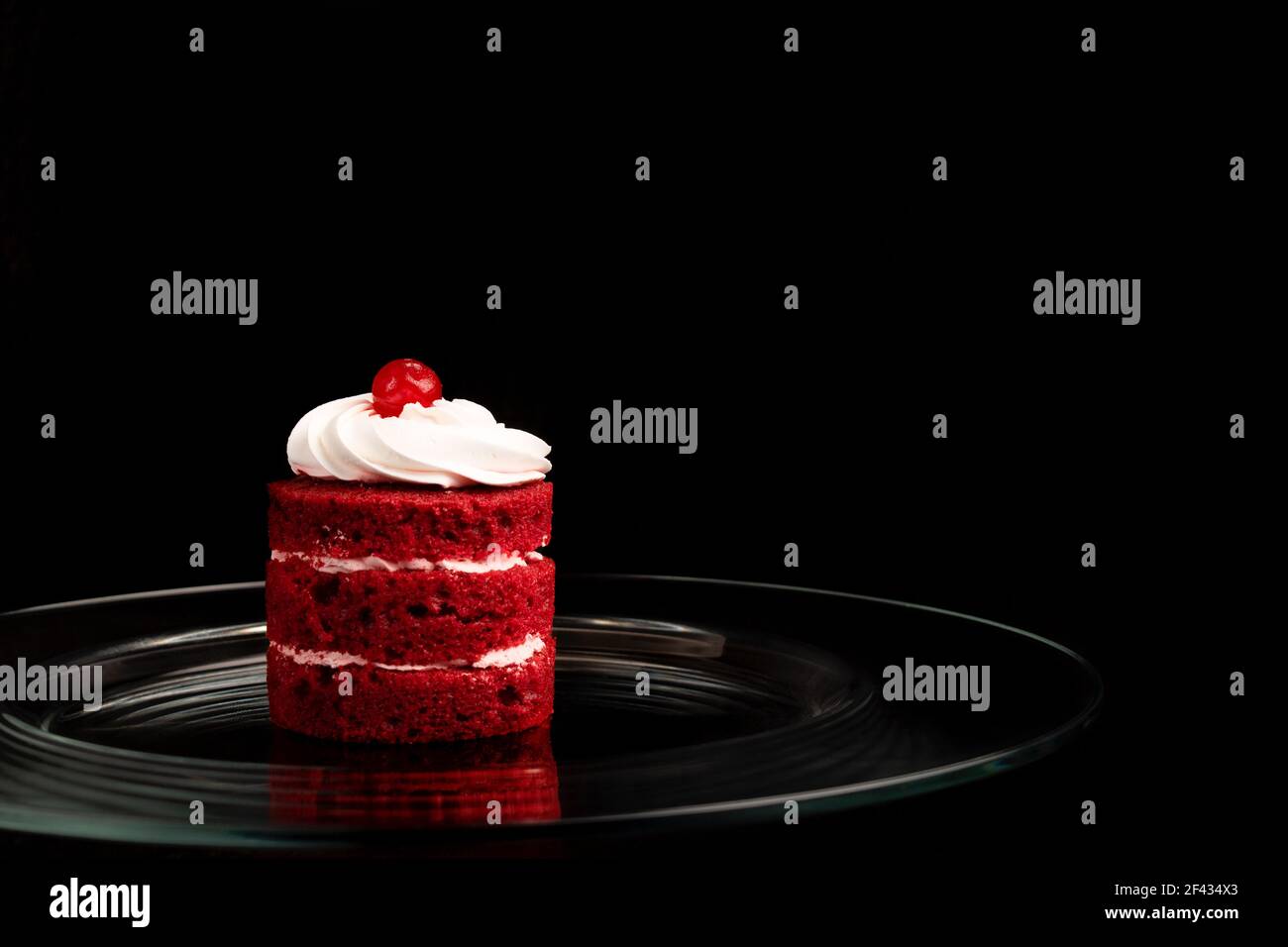A closeup shot of a plate with a red velvet pastry Stock Photo - Alamy