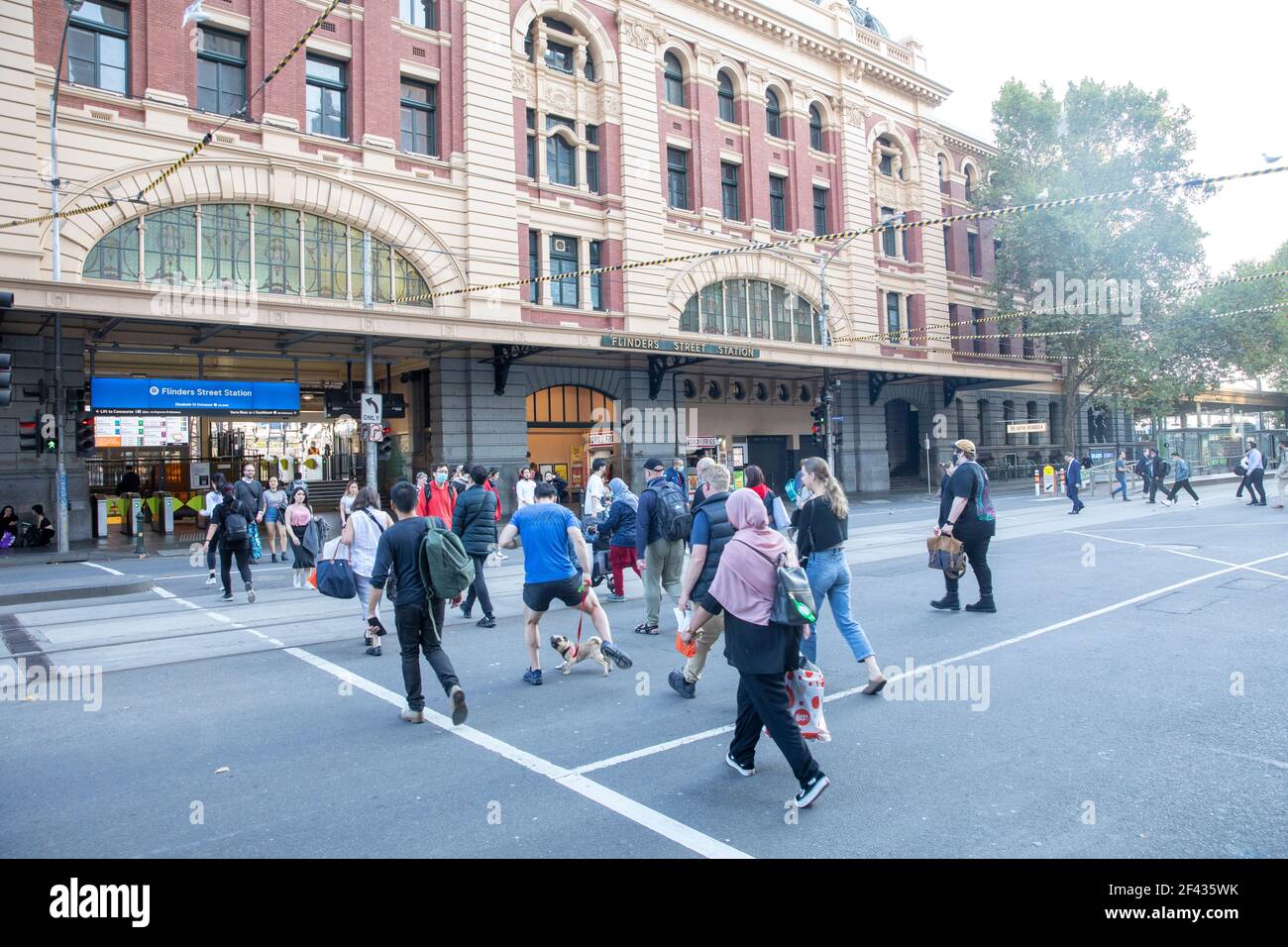 Train station melbourne australia hi-res stock photography and images ...