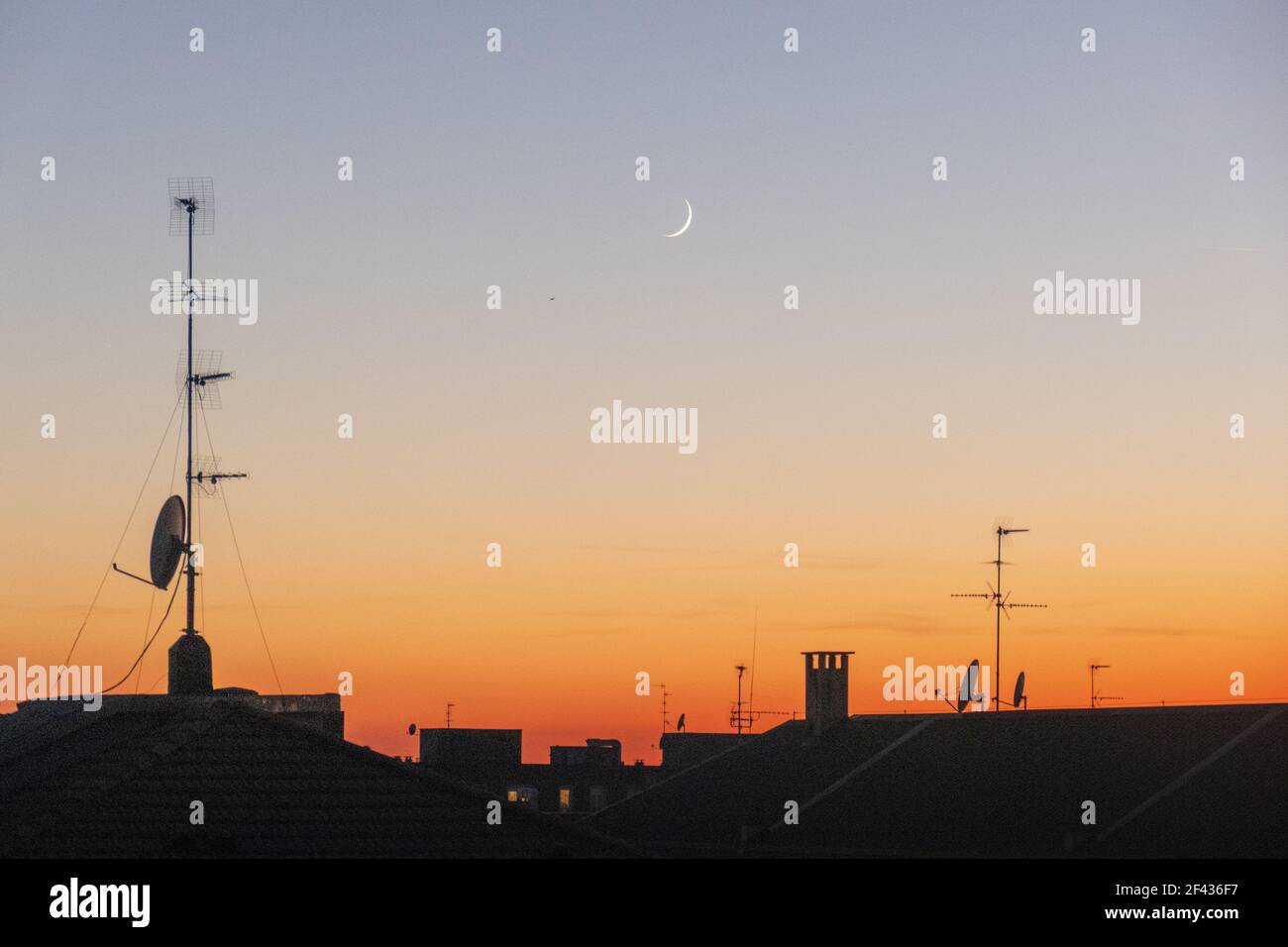 Golden hour in milan hi-res stock photography and images - Alamy