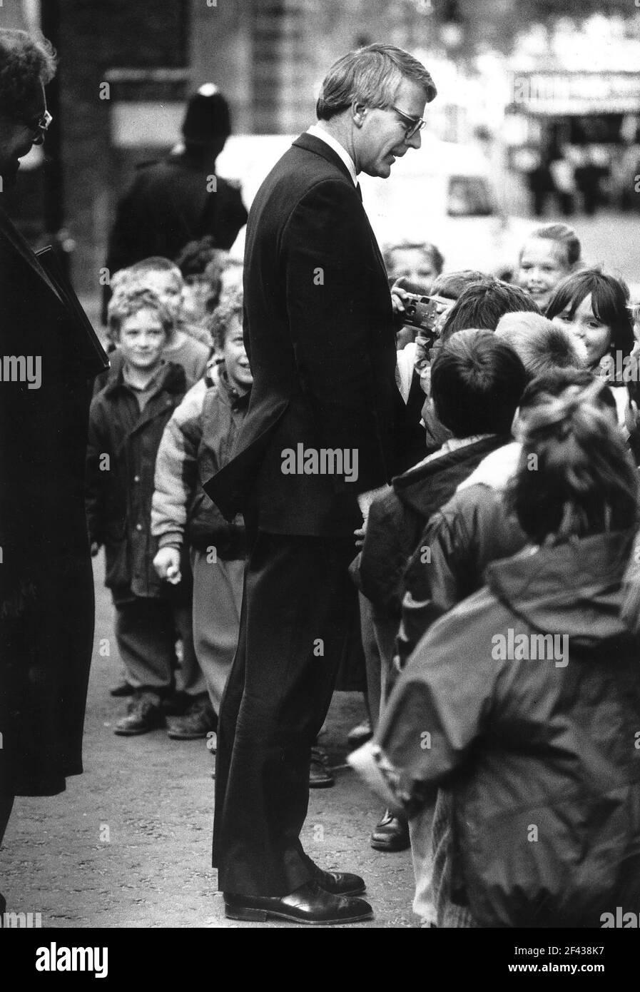 John Major talking to children from Hollymount first school Wimbledon ...