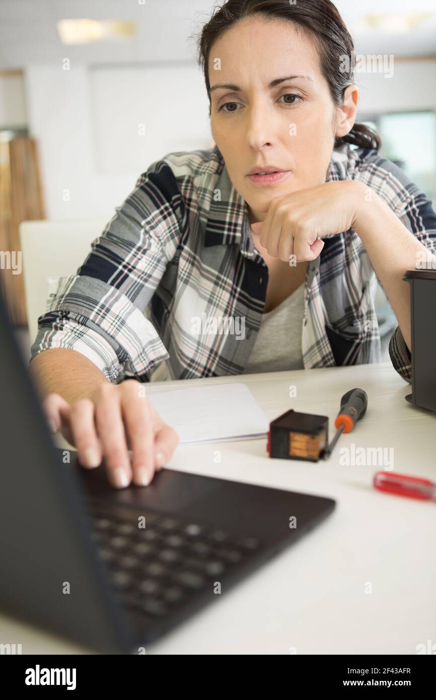 Indian female with headphone hi-res stock photography and images - Alamy