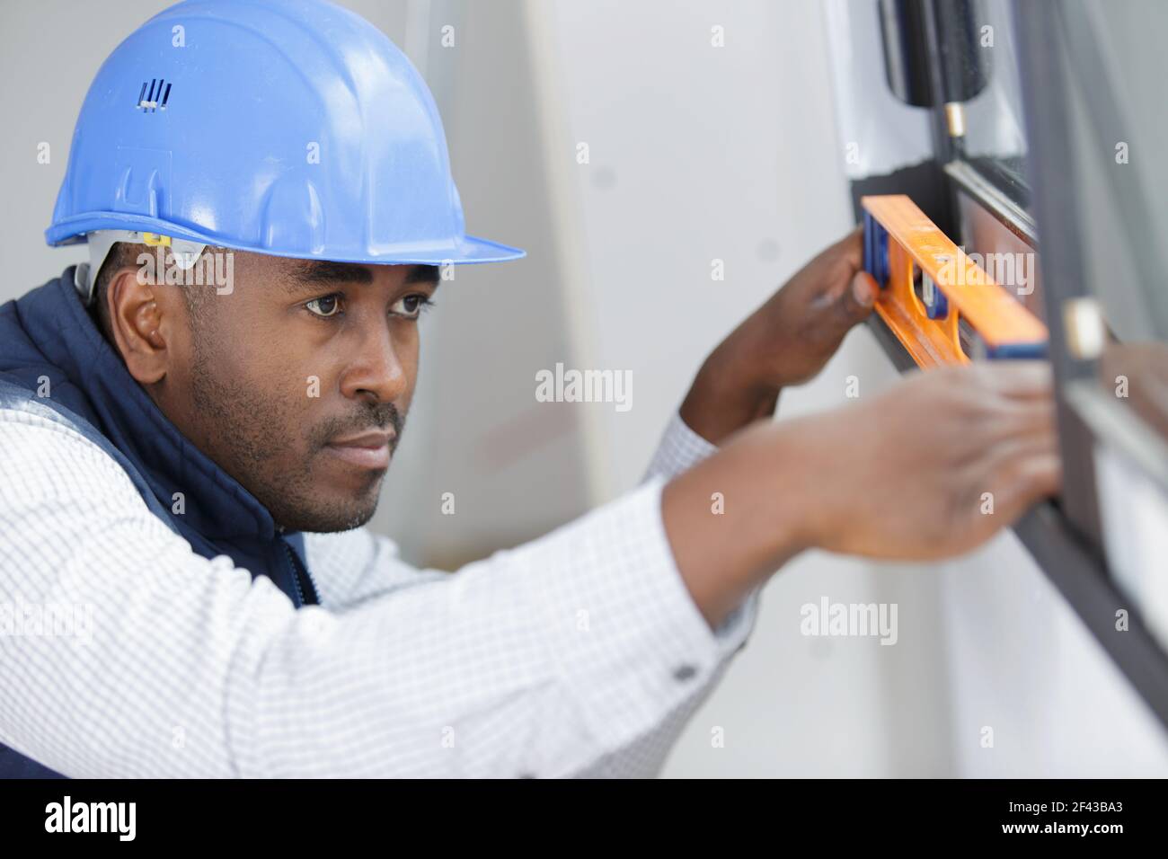 Builder man level mixed hi-res stock photography and images - Alamy