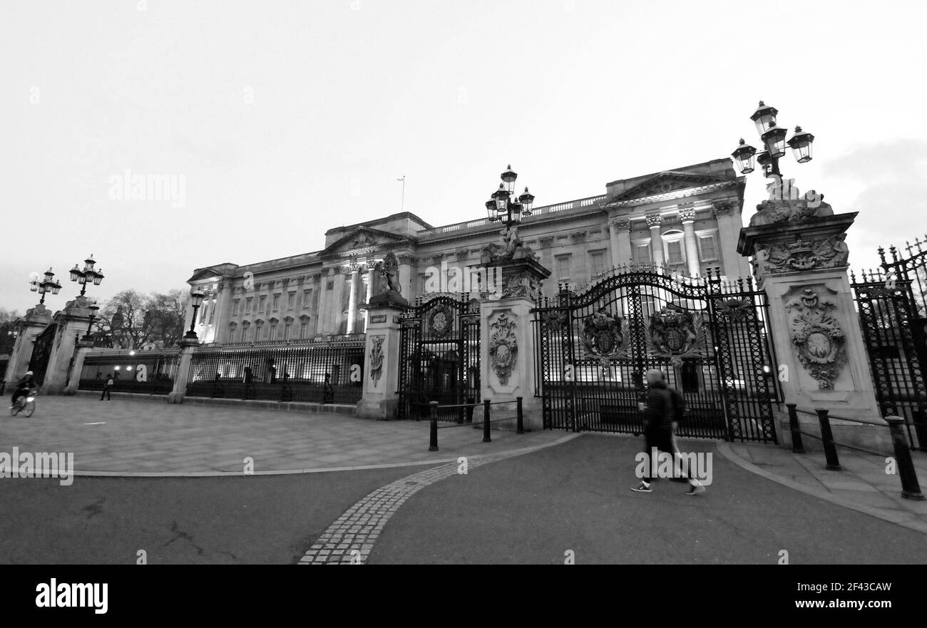 The blitz london buckingham palace hi-res stock photography and images ...