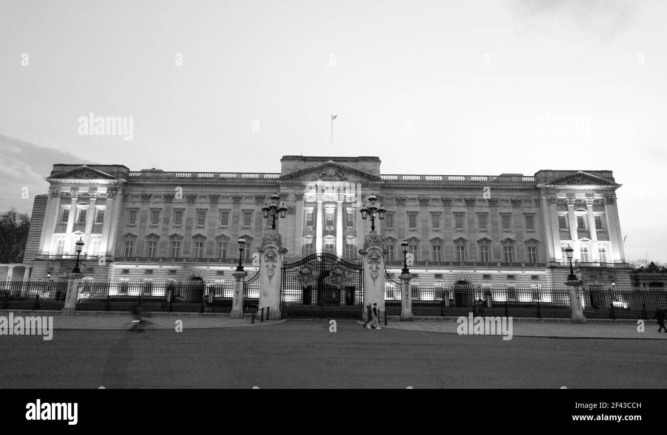 The blitz london buckingham palace hi-res stock photography and images ...