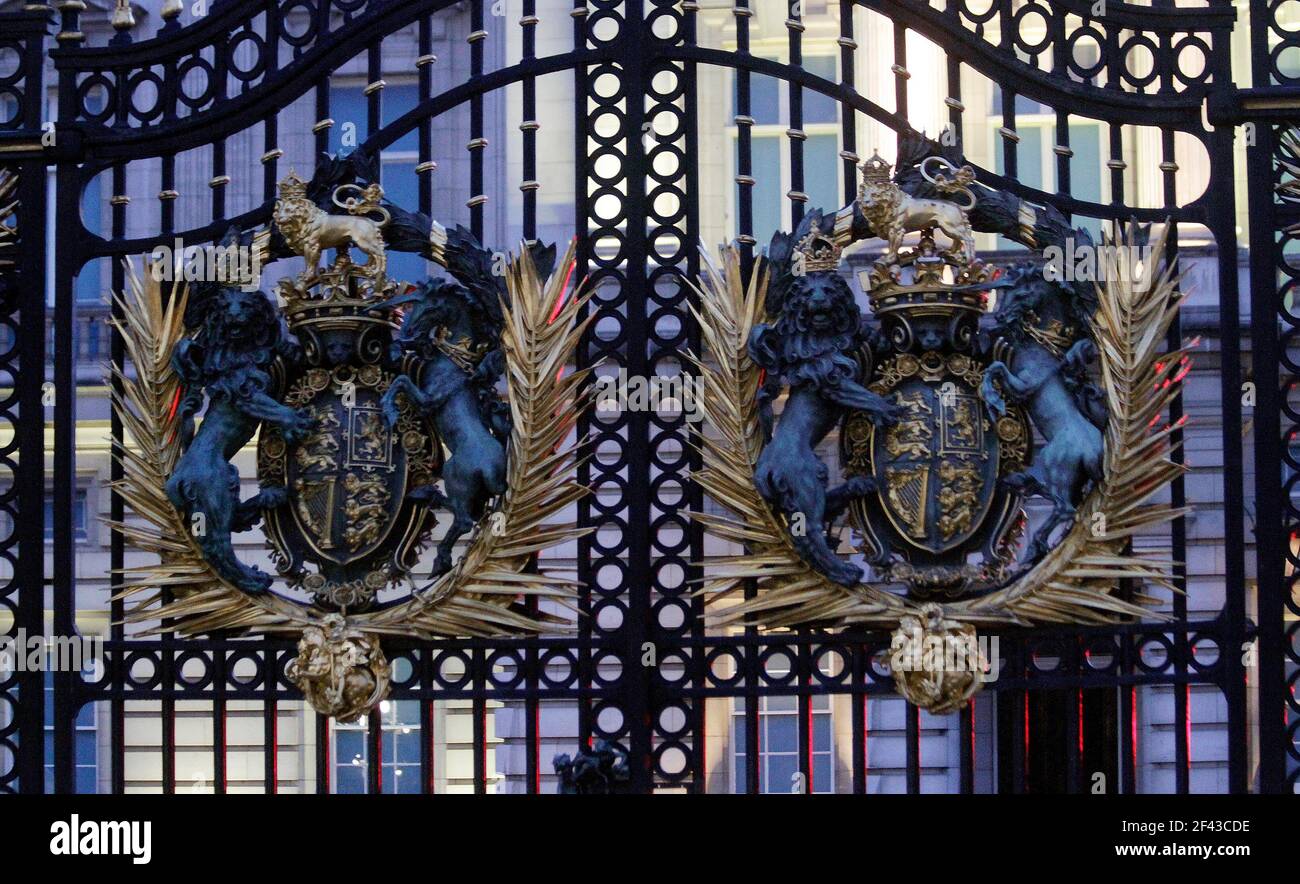 The blitz london buckingham palace hi-res stock photography and images ...