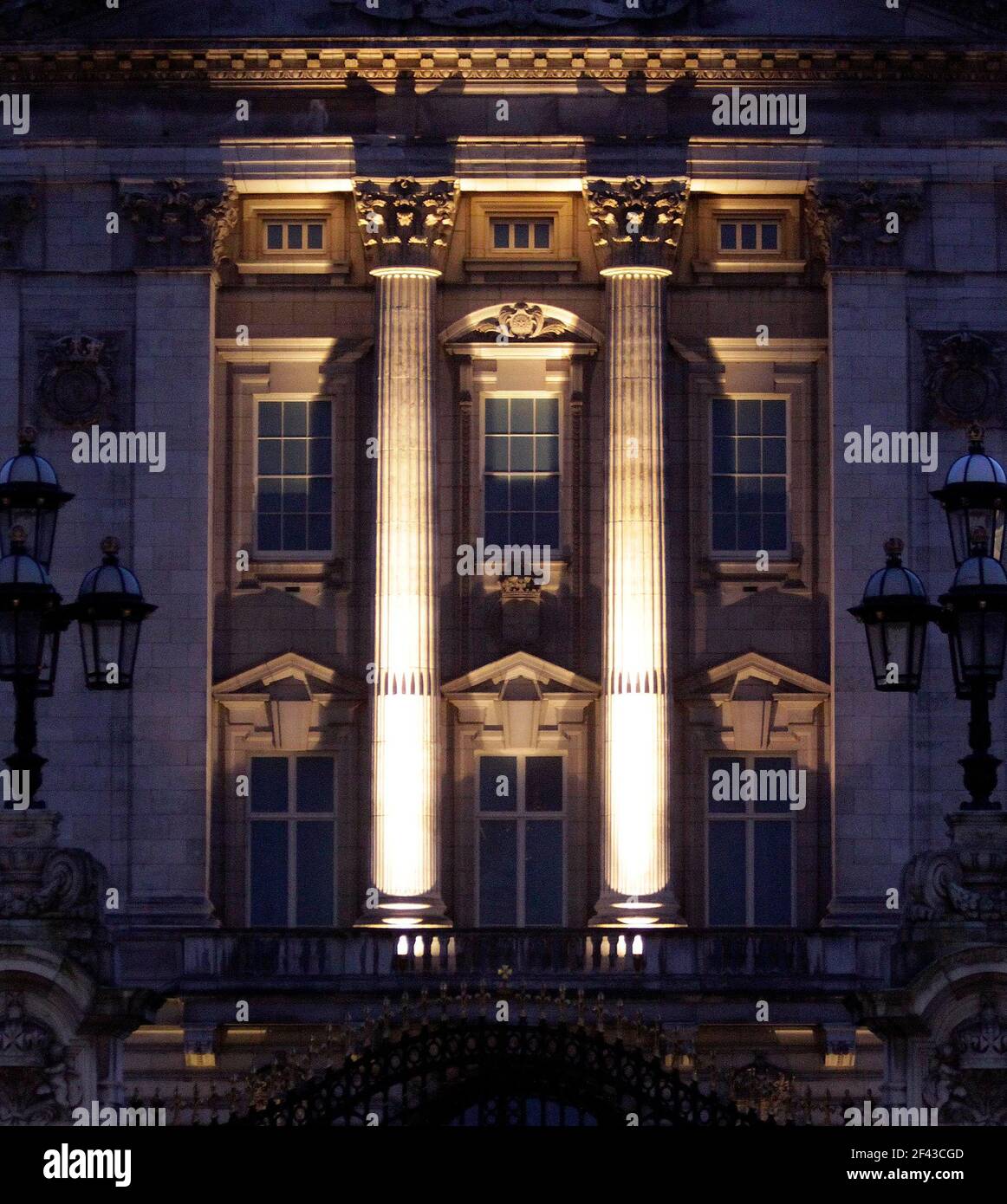 The blitz london buckingham palace hi-res stock photography and images ...