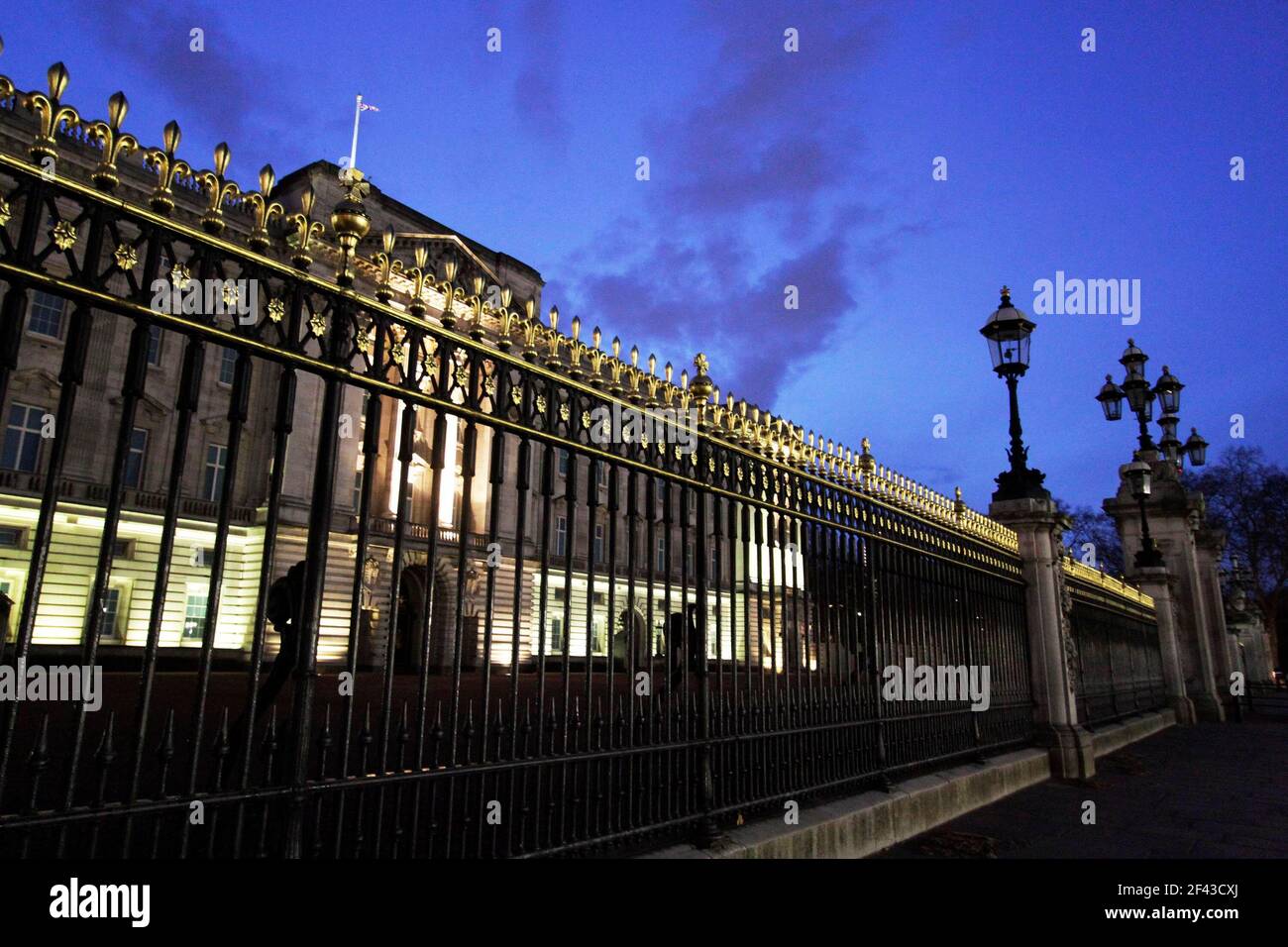 The blitz london buckingham palace hi-res stock photography and images ...