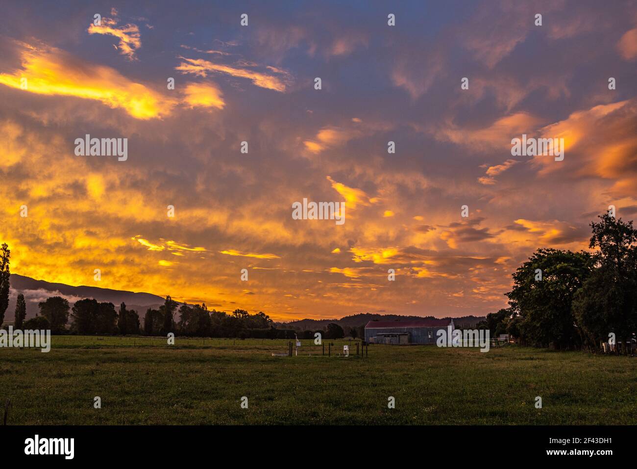 Sunset clouds isolated hi-res stock photography and images - Alamy