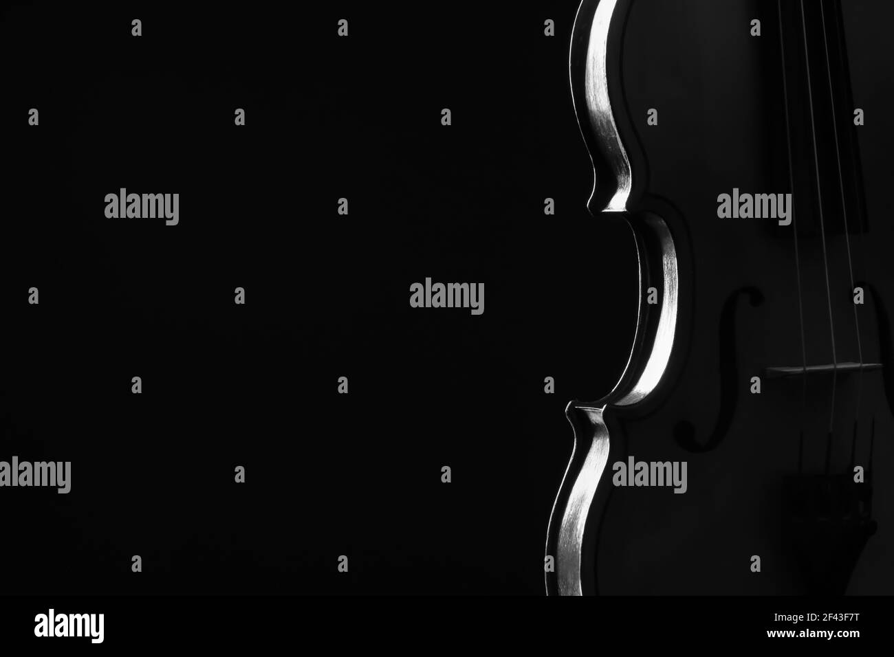 Stylish violin on dark background Stock Photo - Alamy