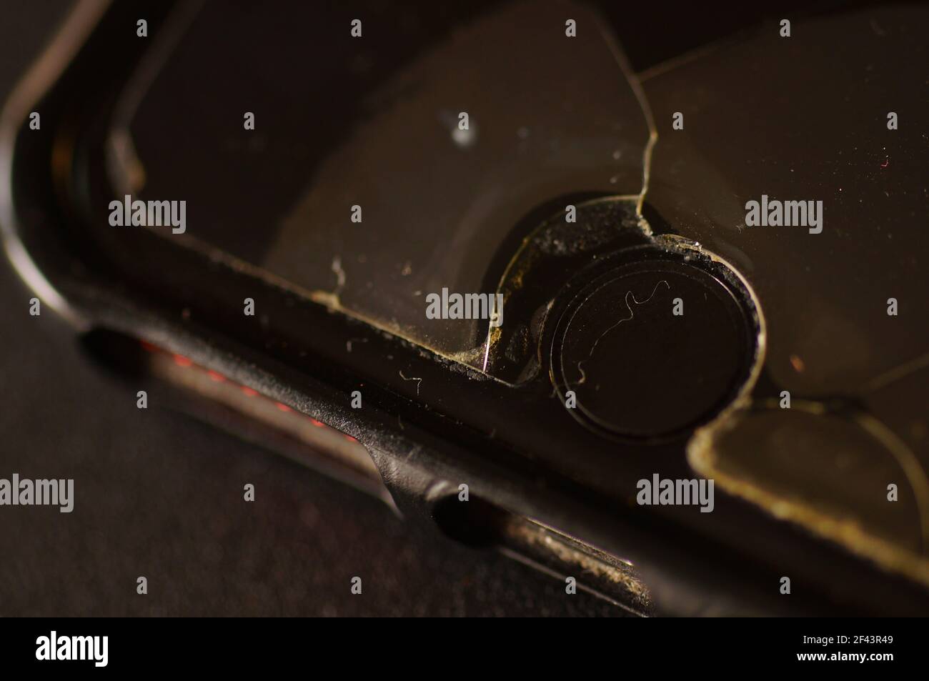 Old mobile phone worn out hi-res stock photography and images - Alamy