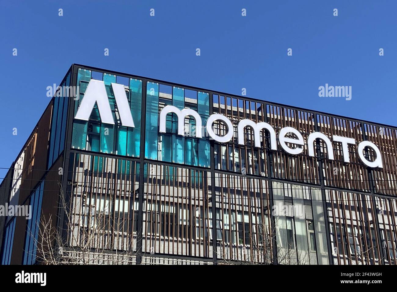 Momenta hi-res stock photography and images - Alamy
