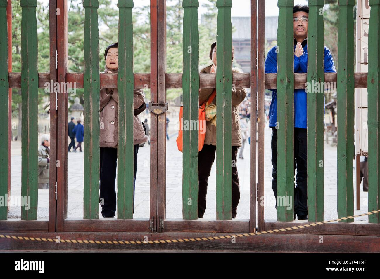 Todaiji temple nara japan gate hi-res stock photography and images - Alamy