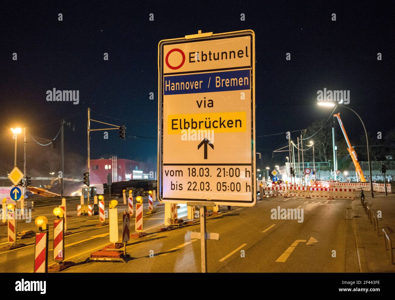 Tunnel closed sign hi-res stock photography and images - Alamy
