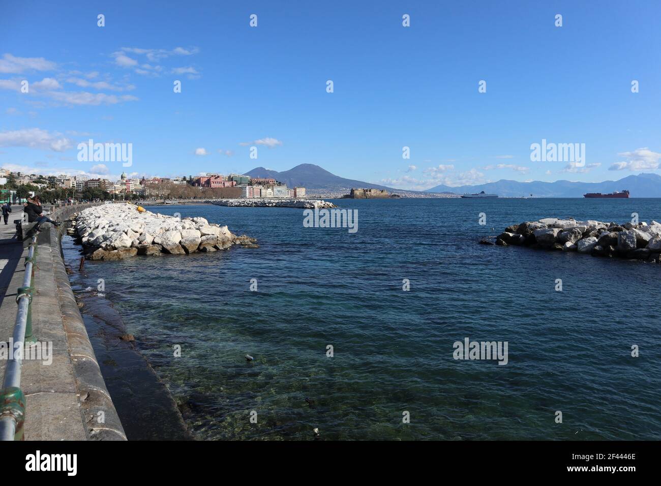 Napoli panorama dal mare hi-res stock photography and images - Alamy