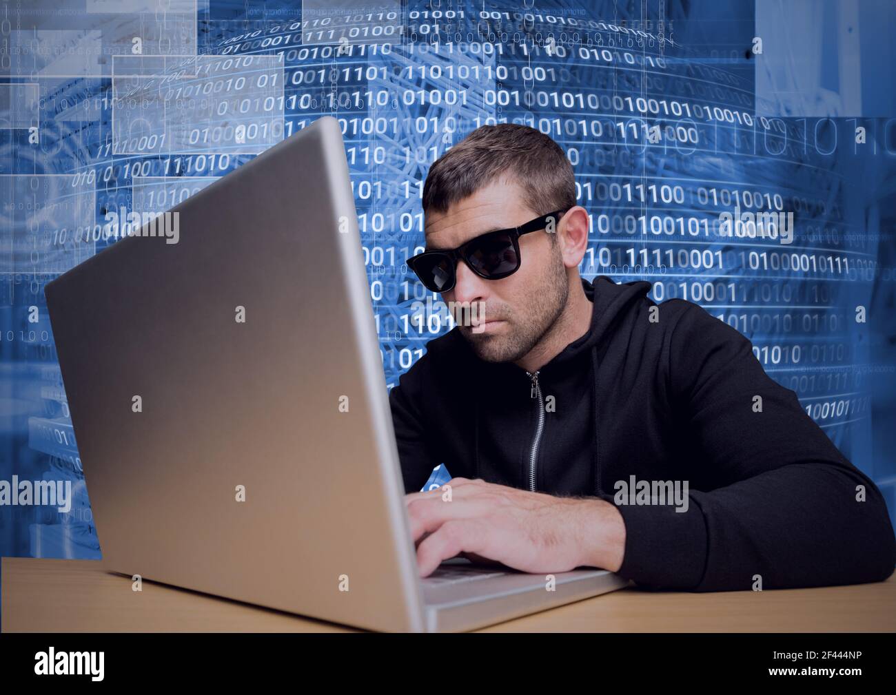 Using sunglasses hi-res stock photography and images - Alamy