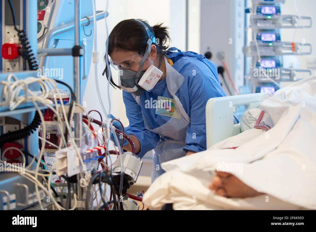 Ecmo hi-res stock photography and images - Alamy