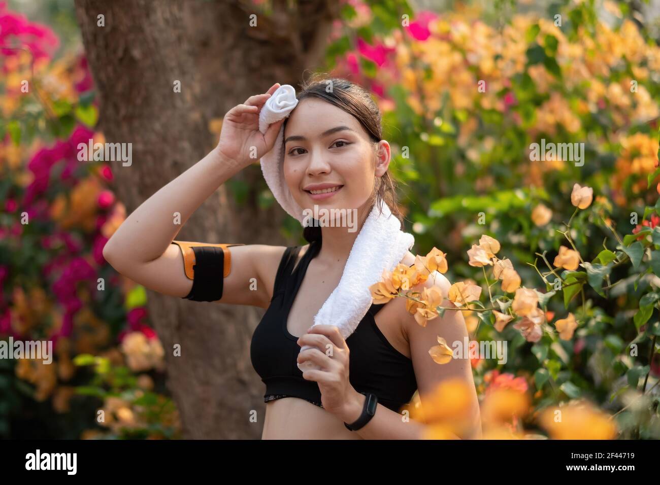 Running stretch hi-res stock photography and images - Alamy