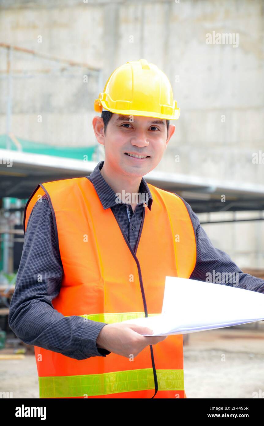 Engineer hard hat hi-res stock photography and images - Alamy