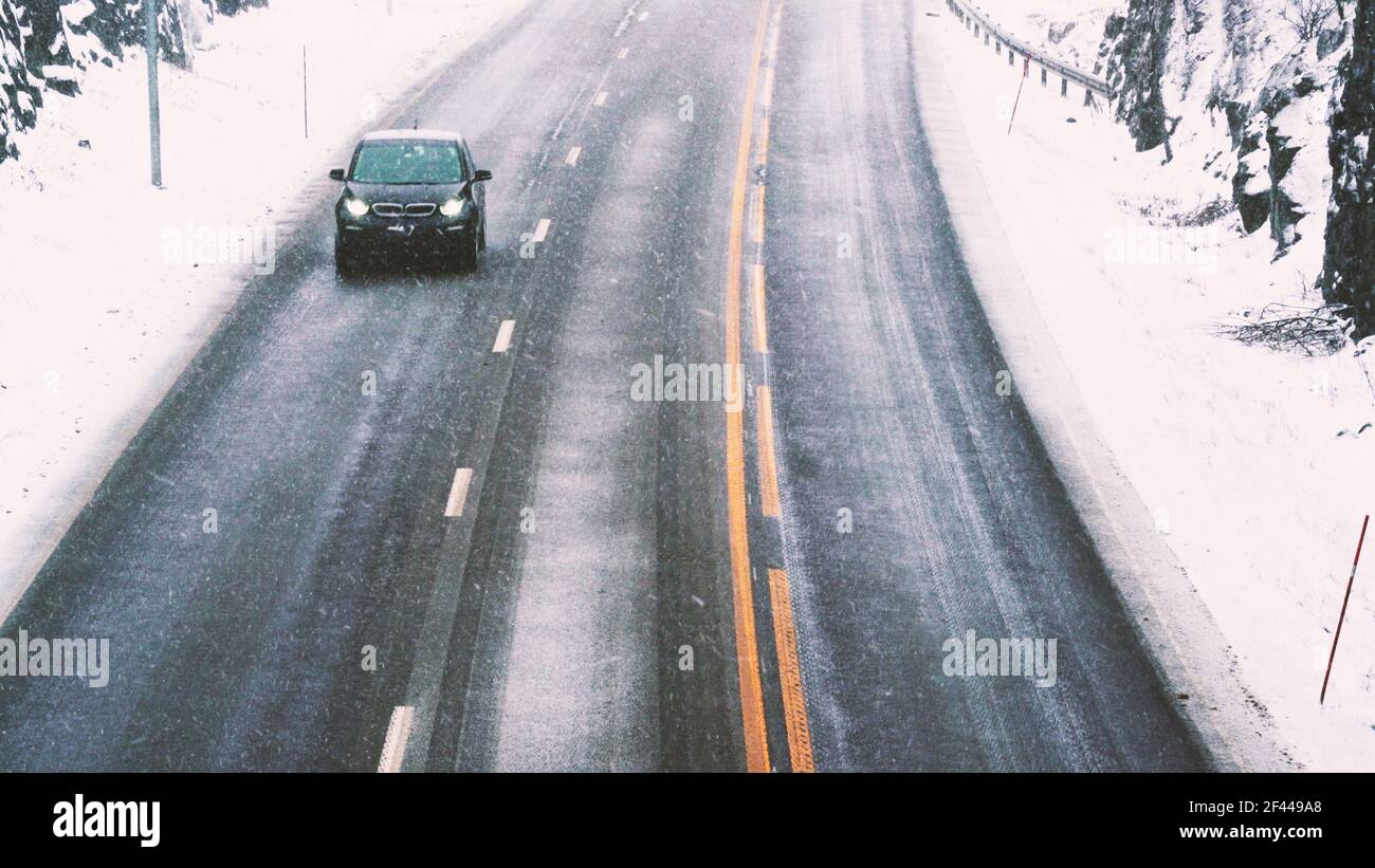 Blizzard snow storm asphalt hi-res stock photography and images - Alamy