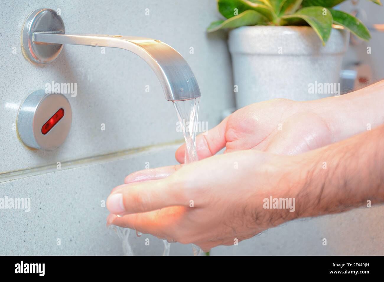 Hand rinse basin hi-res stock photography and images - Alamy