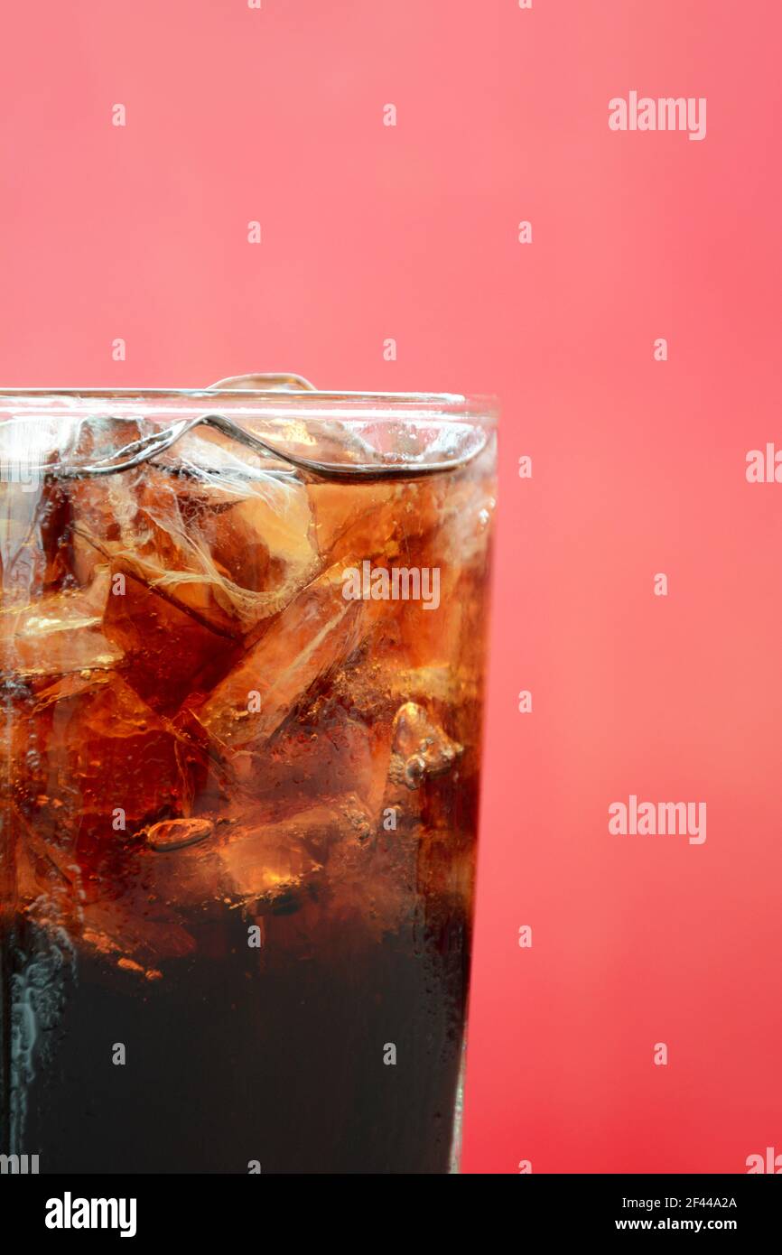 A glass of cola soft drink with ice cubes Stock Photo - Alamy