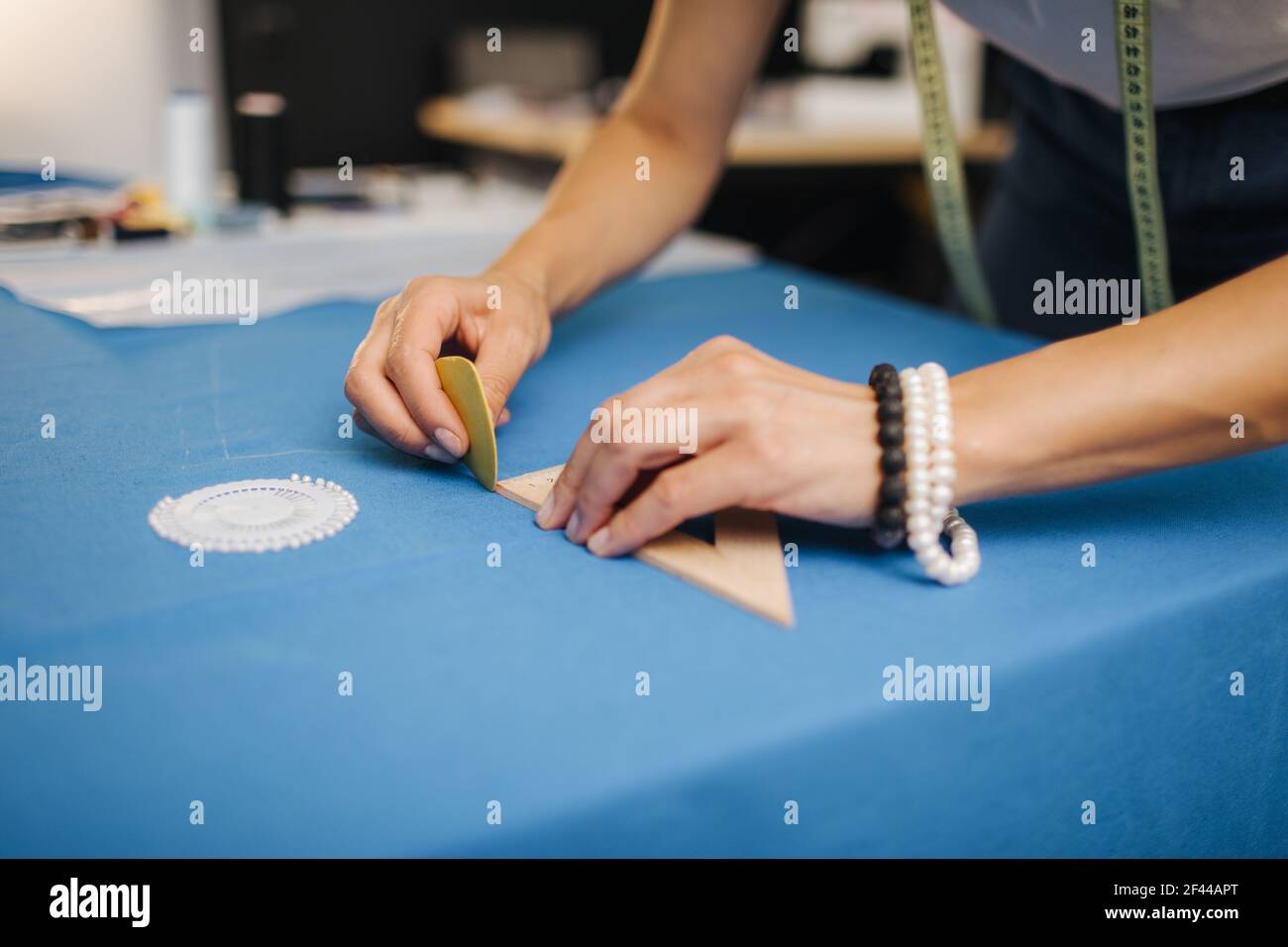 Tailor design hi-res stock photography and images - Alamy