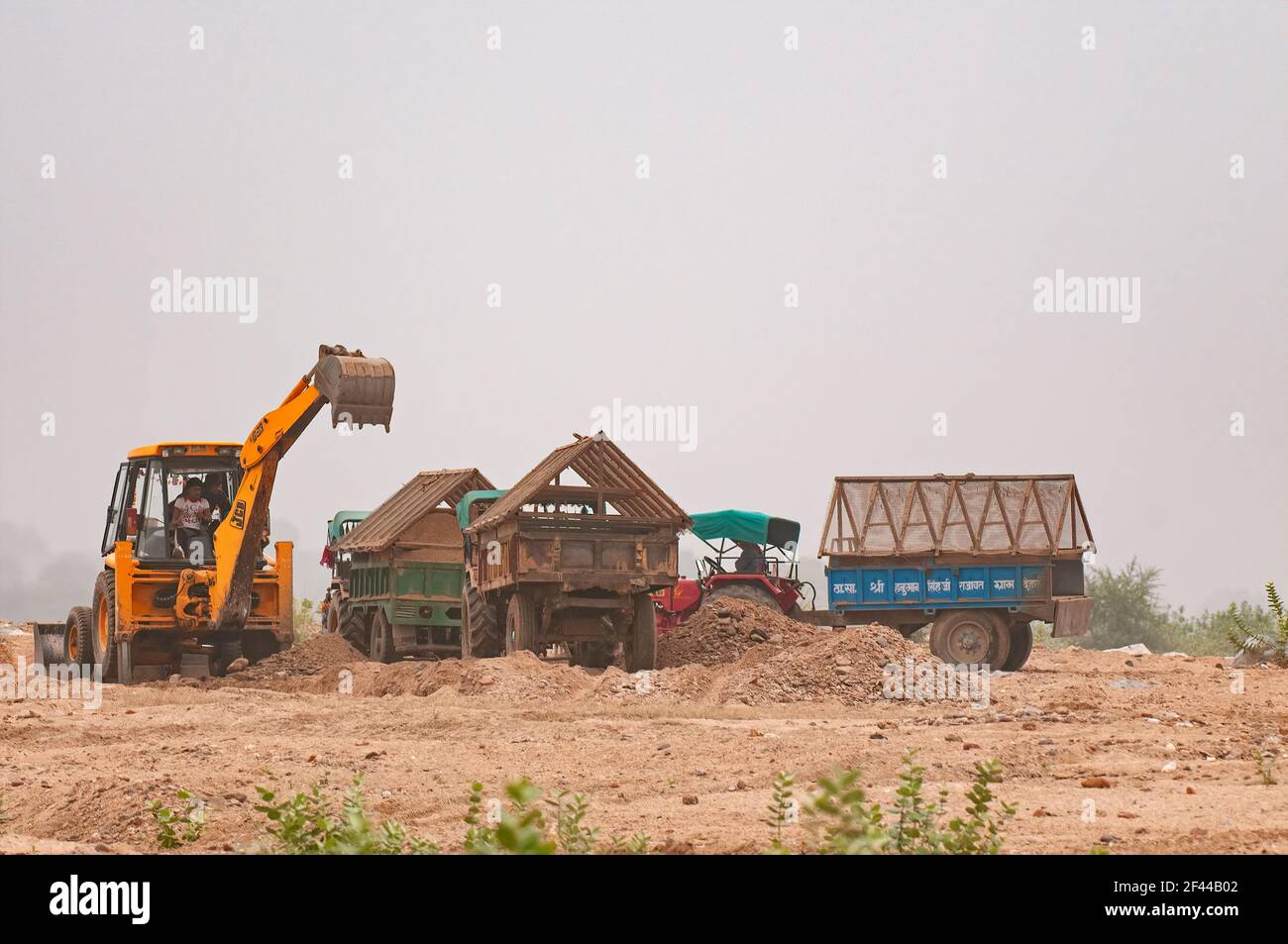 Tractor trolleys hi-res stock photography and images - Alamy