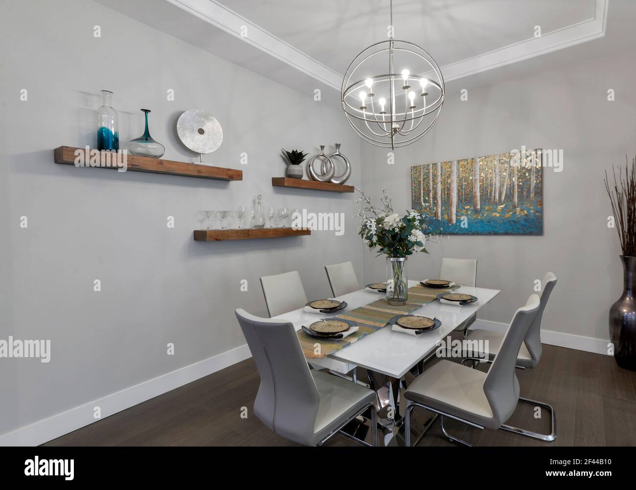 Modern residential dining room interior Stock Photo - Alamy