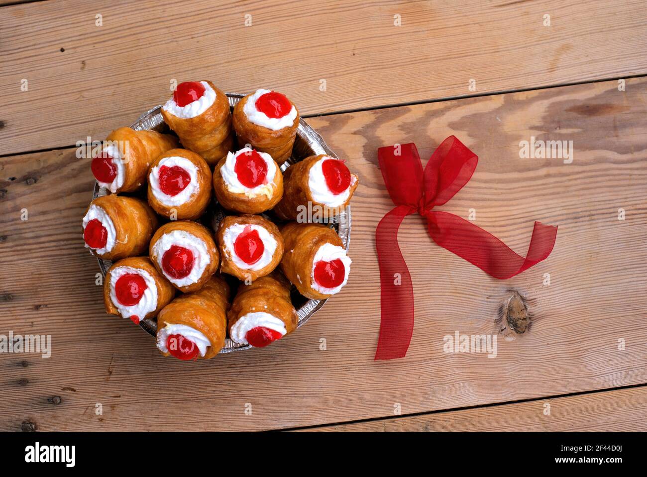 cream horns, cream rolls, traditional sweet of Greece,in Greek it is ...