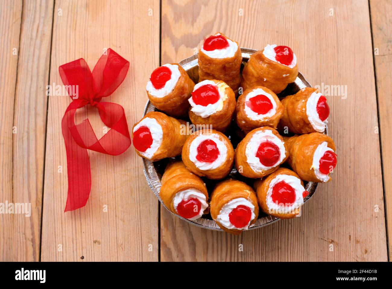 cream horns, cream rolls, traditional sweet of Greece,in Greek it is ...