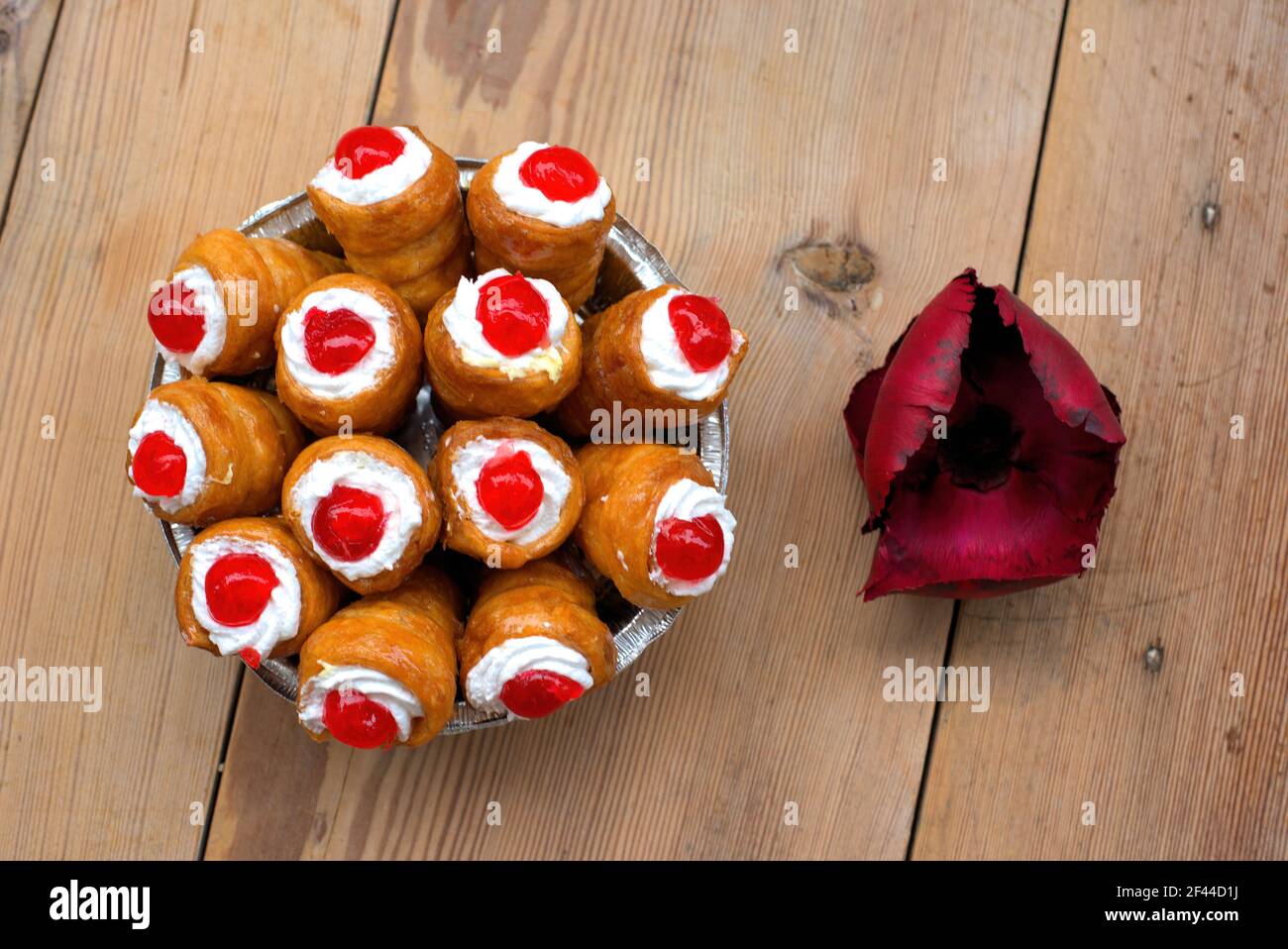 cream horns, cream rolls, traditional sweet of Greece,in Greek it is ...