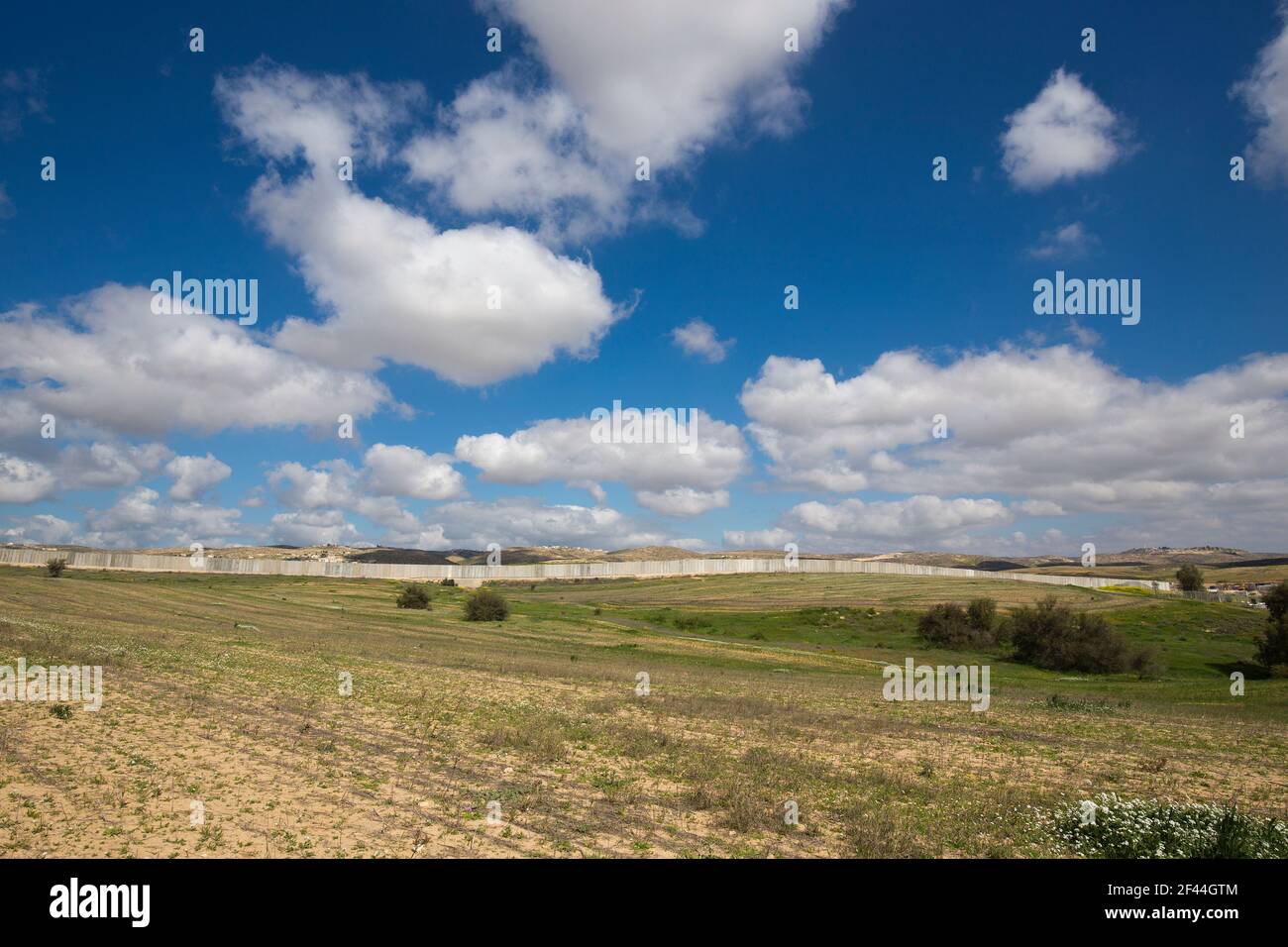Concrete Separation wall between Israel and Palestine in the west bank ...