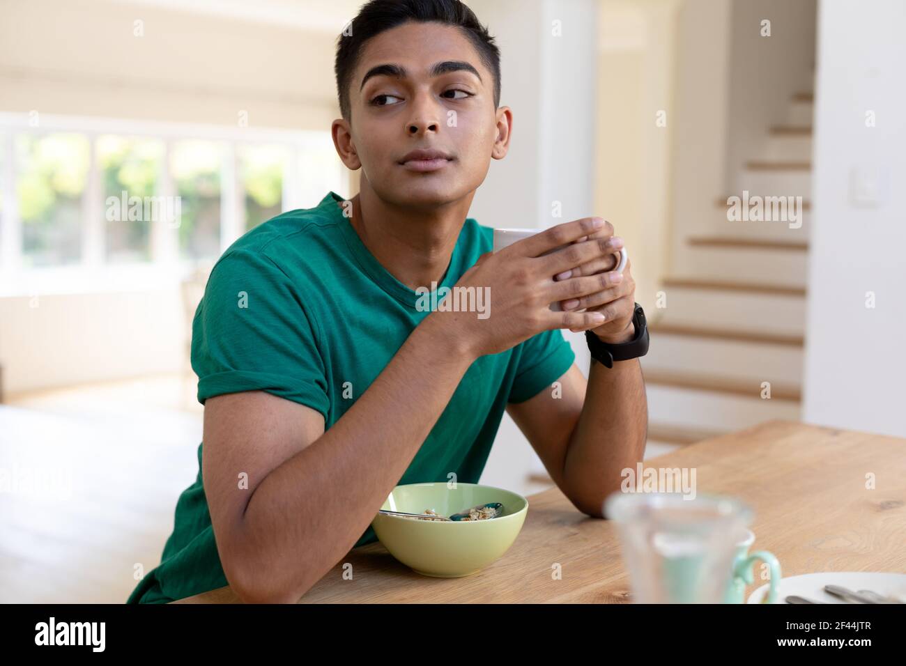 Man eating dinner table hi-res stock photography and images - Alamy