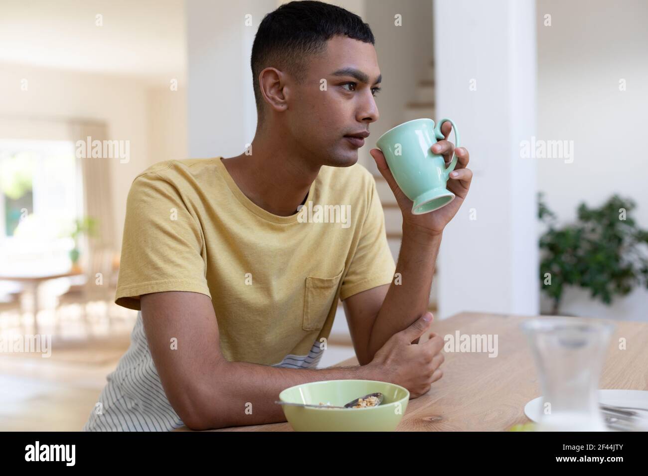Man eating table of food hi-res stock photography and images - Alamy