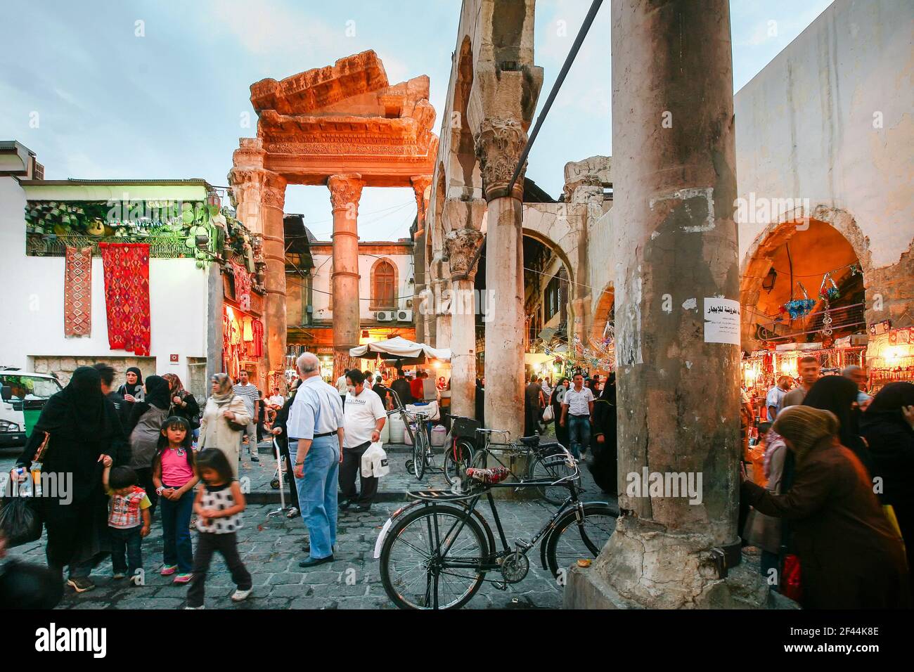 Damascus syria shops hi-res stock photography and images - Alamy