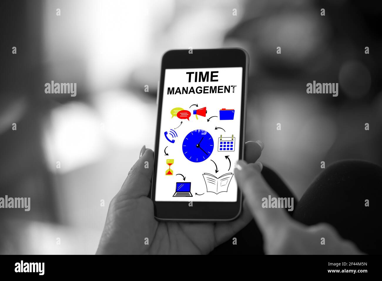 Hand holding smartphone timer hi-res stock photography and images - Alamy